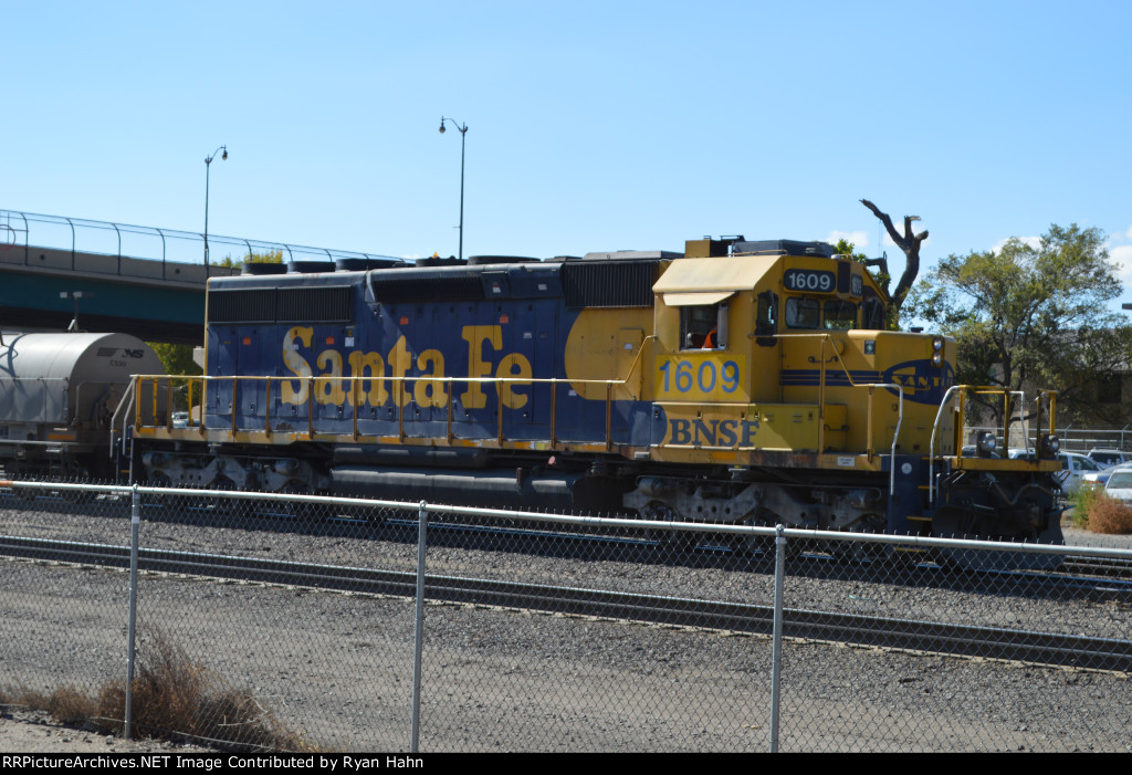 BNSF 1609 Switching Belen Yard